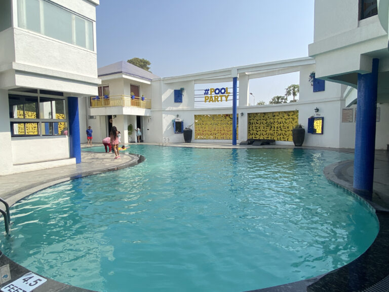 Roadies Rostel Resort Ahmedabad @1649 | Book Adventure Picnic