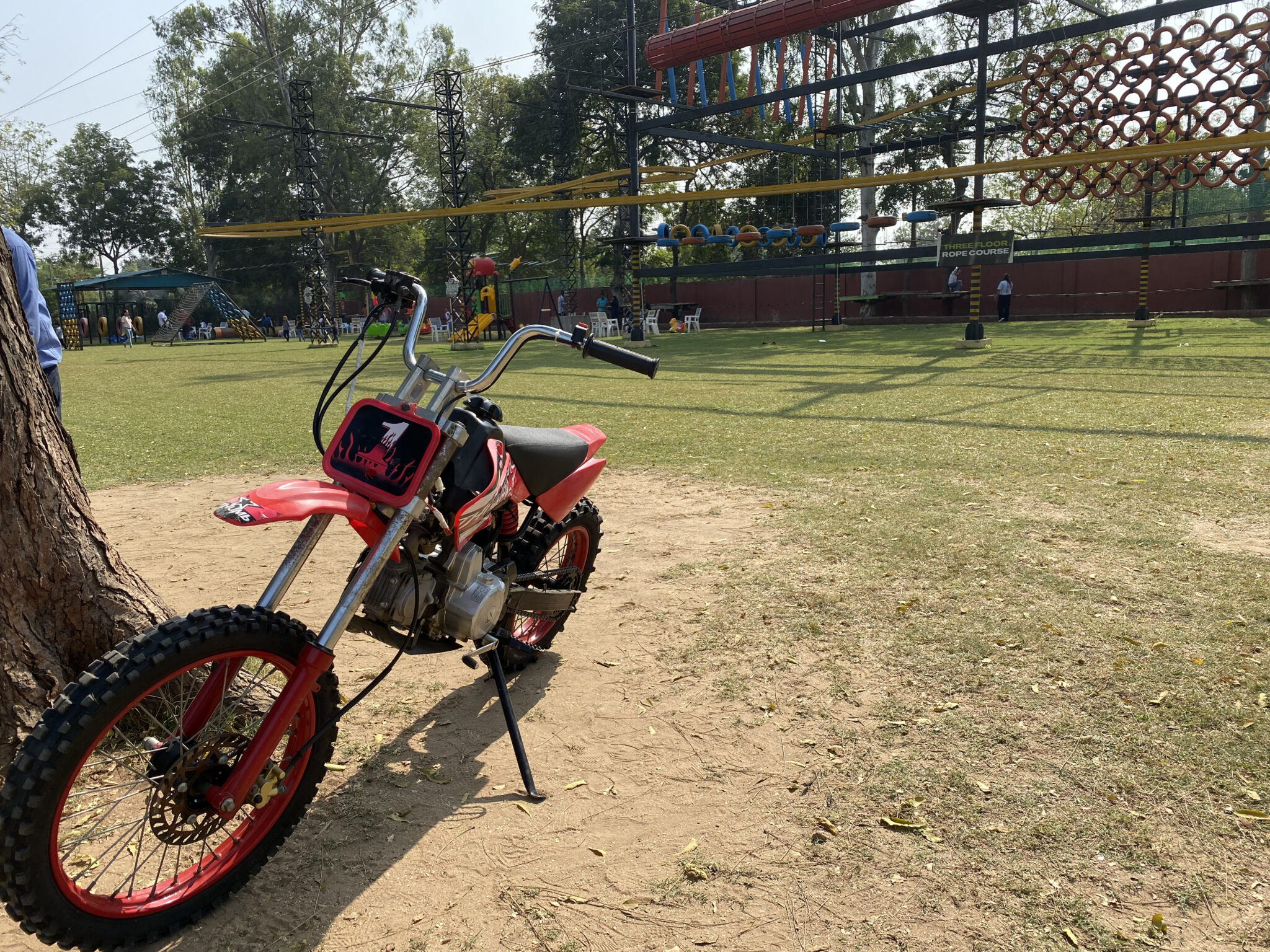 Roadies Rostel Resort Ahmedabad @1649 | Book Adventure Picnic